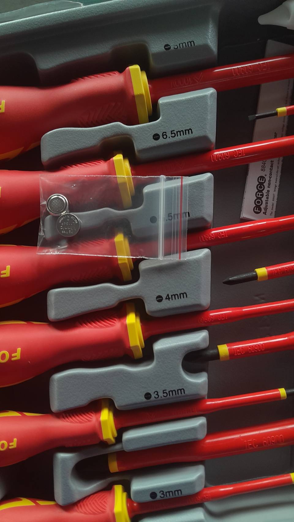 FORCE ชุดไขควงฉนวนไฟฟ้า 12 ชิ้น รุ่น 2125N - ONEHOMES