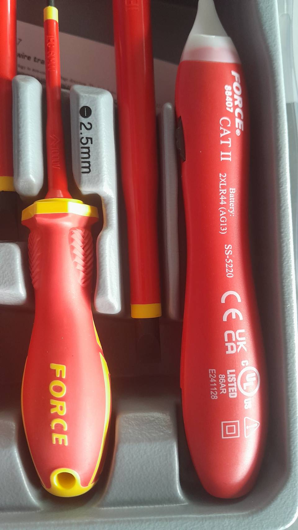 FORCE ชุดไขควงฉนวนไฟฟ้า 12 ชิ้น รุ่น 2125N - ONEHOMES